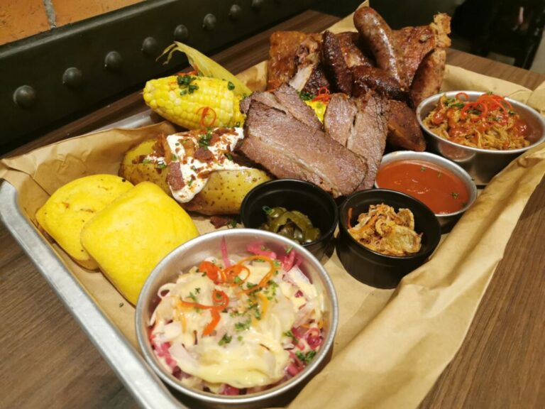 【Rolling Ribs Brew Bar＆BBQ】タニヤ通り近くのスモークバーベキュー専門店が美味い！ – Thai Oishi